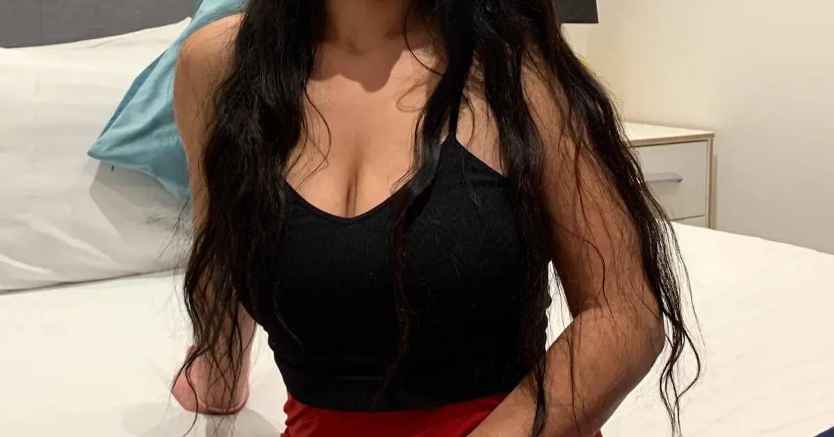 Lara young brunette escort